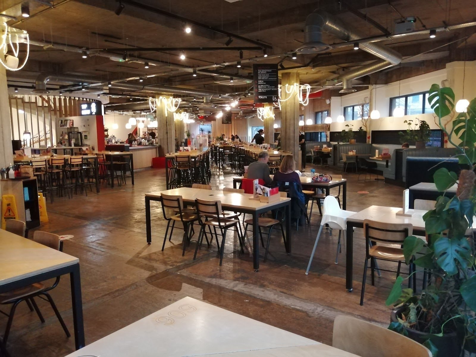 Kommune: A Work-Friendly Place in Sheffield Kommune: A Work-Friendly Place in Sheffield